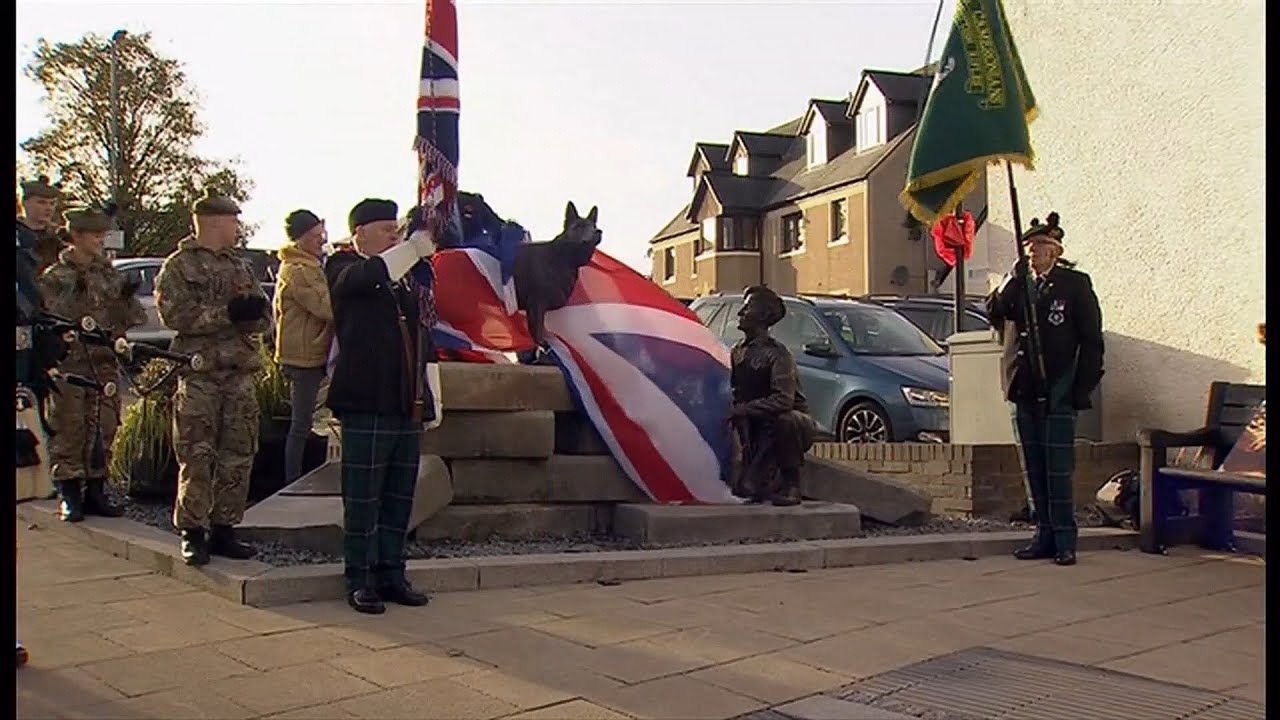 Khan (the dog) and his handler Jimmy Muldoon statue (WWII) (Scotland/UK ...