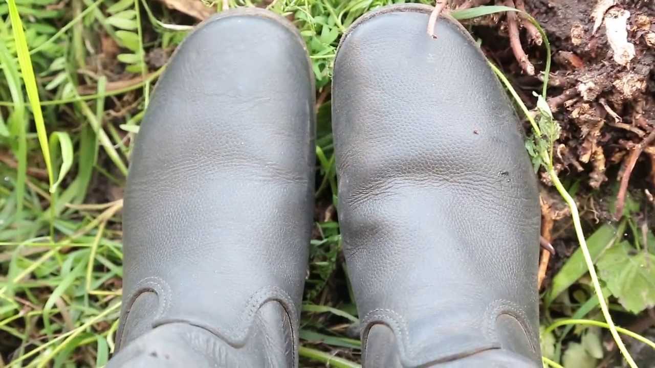 Wiggling toes in Soviet yuft boots - YouTube