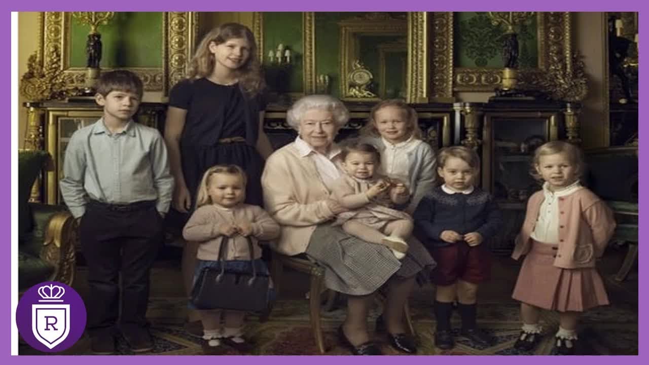 Elizabeth II a 90 ans la reine entourée de ses petits enfants et ...