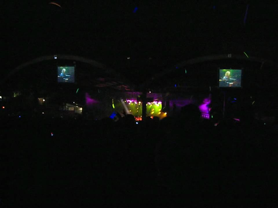 Phish Maze Glow Stick War @ Alpine Valley 2009 - YouTube