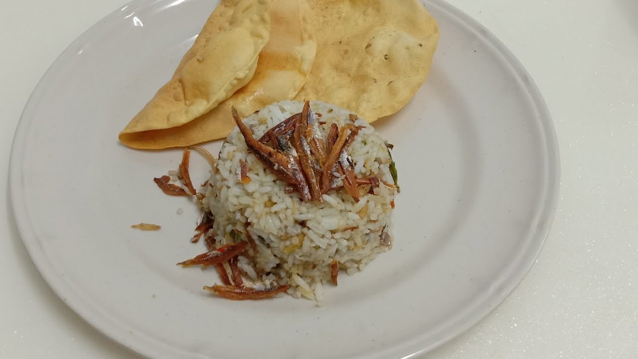 resepi nasi goreng ikan bilis bersama papadom | anchovies fried rice ...