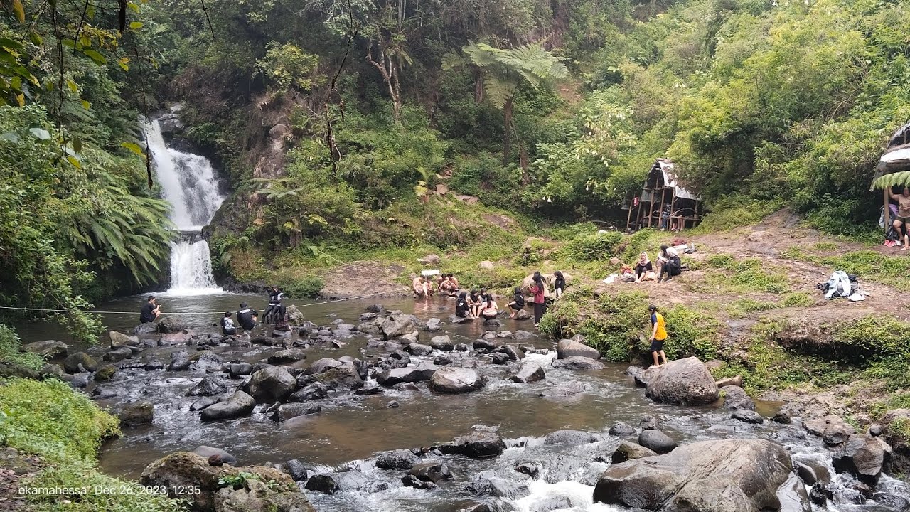 Mandi di Curug Teluk, Cimangun, Parongpong - YouTube