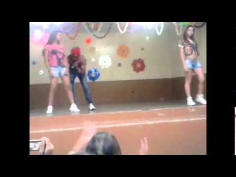 mc menorzinha e Nayara dançando no Salvador Rocco