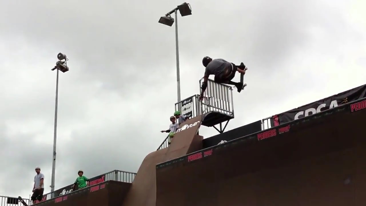 Tony Hawk 2010 Sydney V8's Half Pipe - YouTube