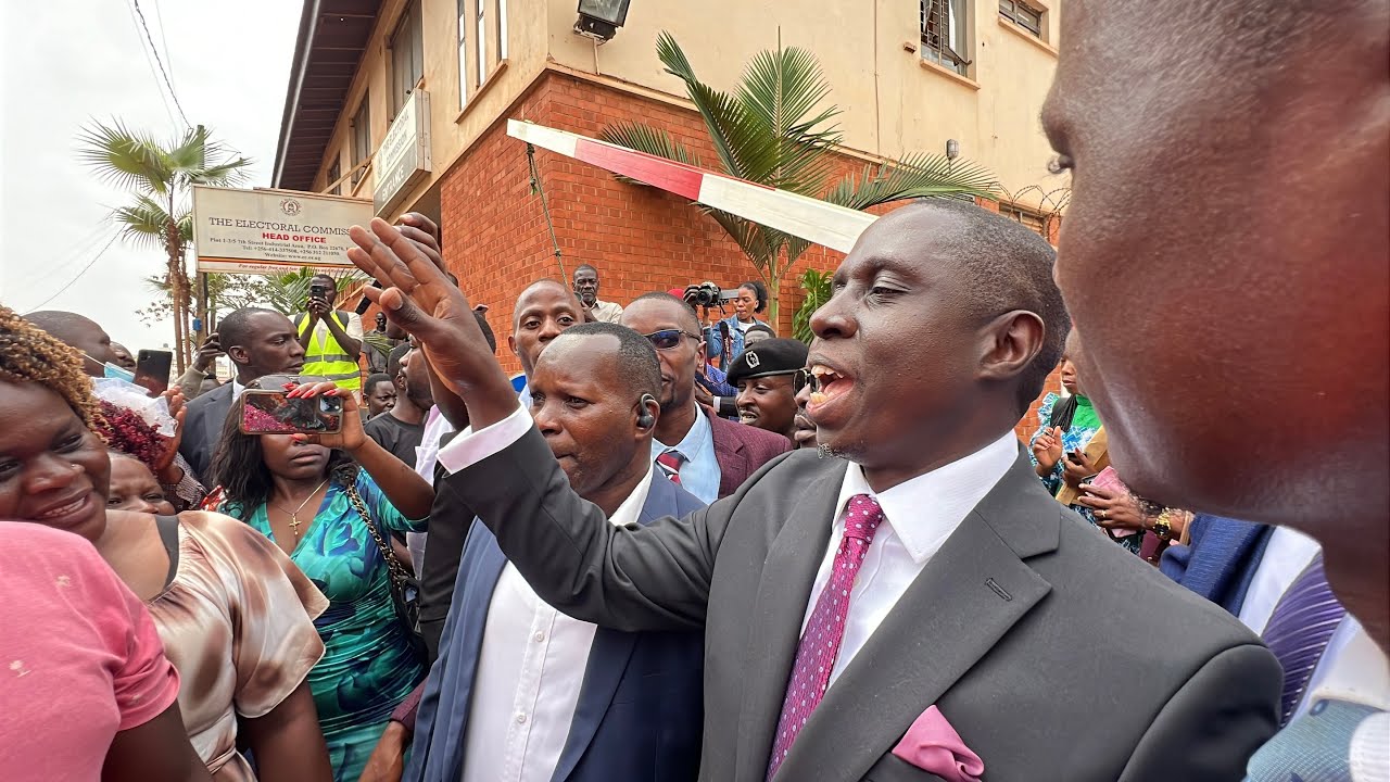 Finally, Hon. Muhammad Nsereko alangilidde okuvuganya Bobi Wine ne ...