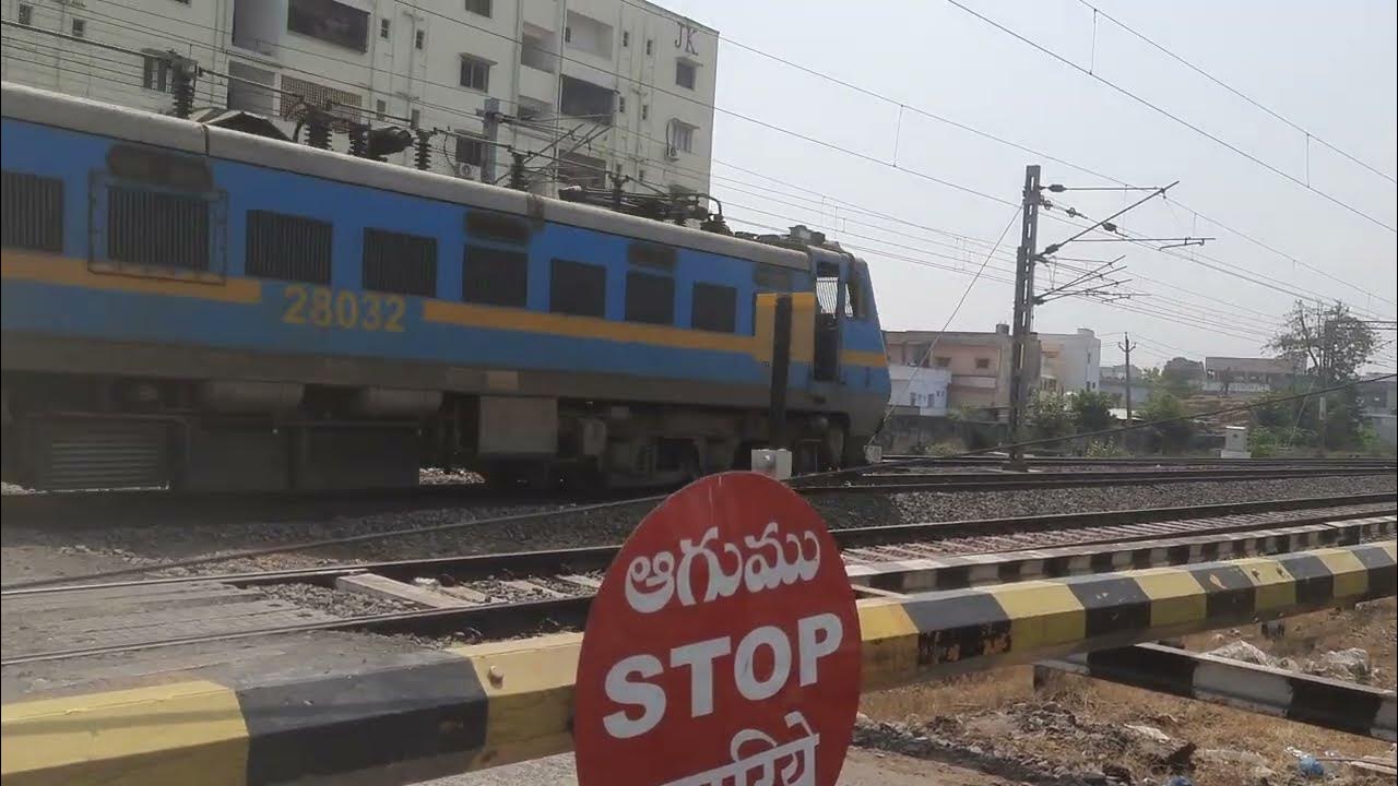 Cars carrying goods train skips railway gate | indian frieght train crossing railgate | indian ...