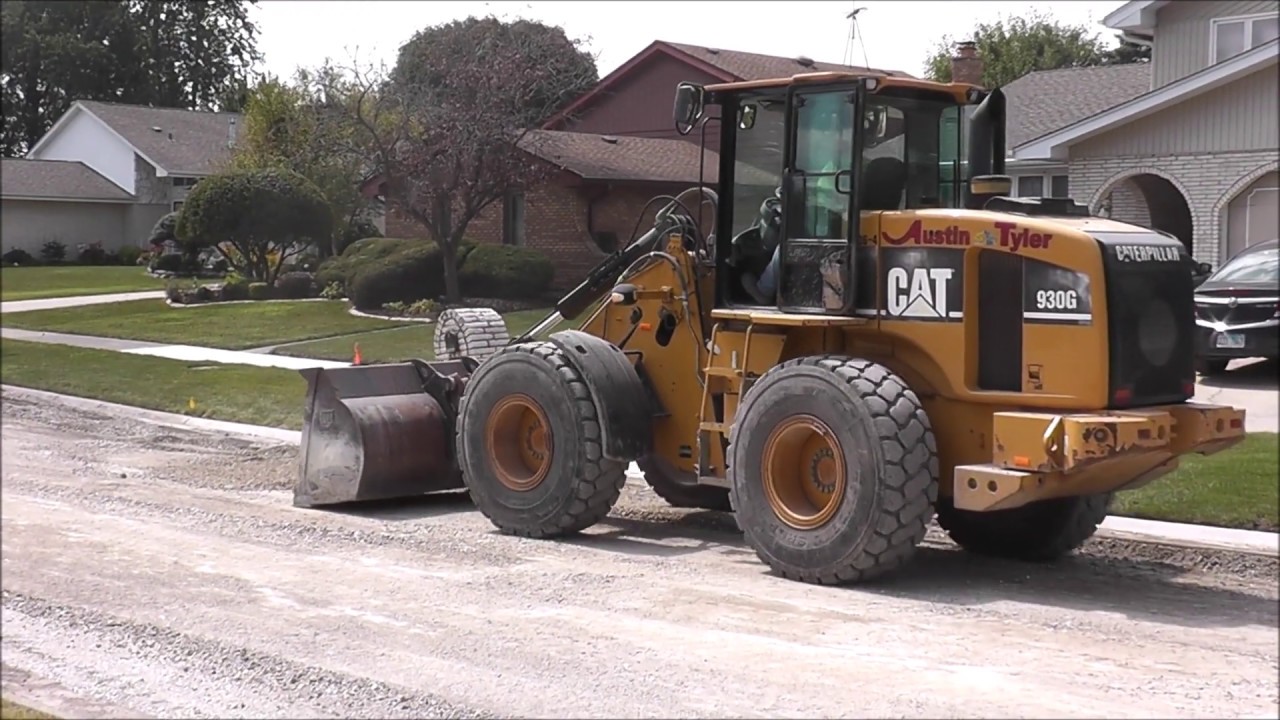 CAT 930G Wheel Loader Construction Truck In Action - YouTube