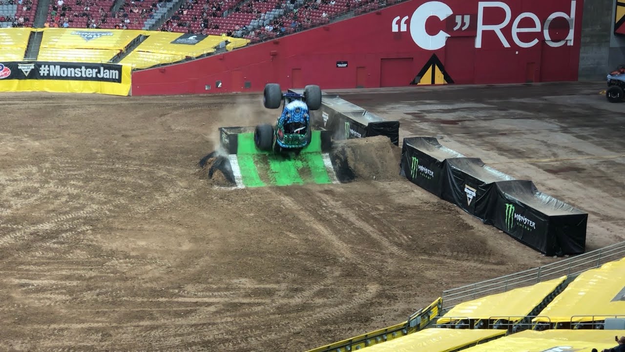 Monster Jam Glendale Show 2 Freestyle - YouTube