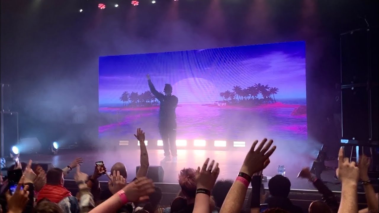Holiday - KSI (Live in Dublin 2022) - YouTube