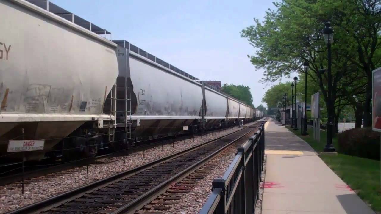 ICE EMD SD40-2 6458 6440 CP GE AC44 9680 ICE 6213 CP GE ES44 8303 Manifest Freight 273 Itasca ...