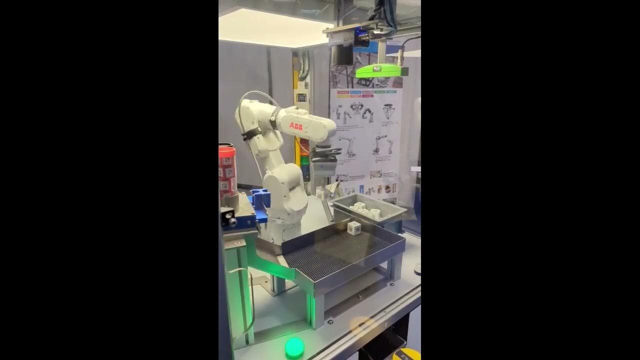 Some cool 3D robot vision activity at ELECTRO BREST - YouTube
