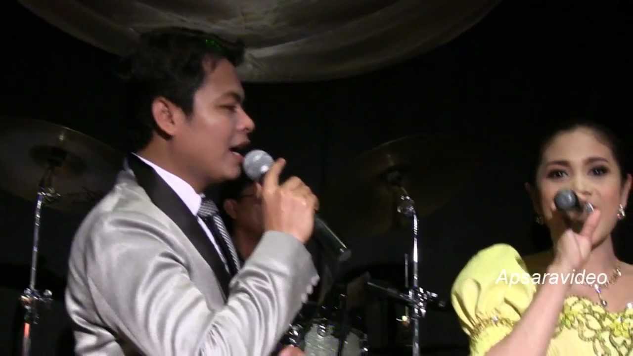 Yun Sopheap & Chhoun Sovanchai sing Cambodian "Rien Ram Cha Cha Cha ...