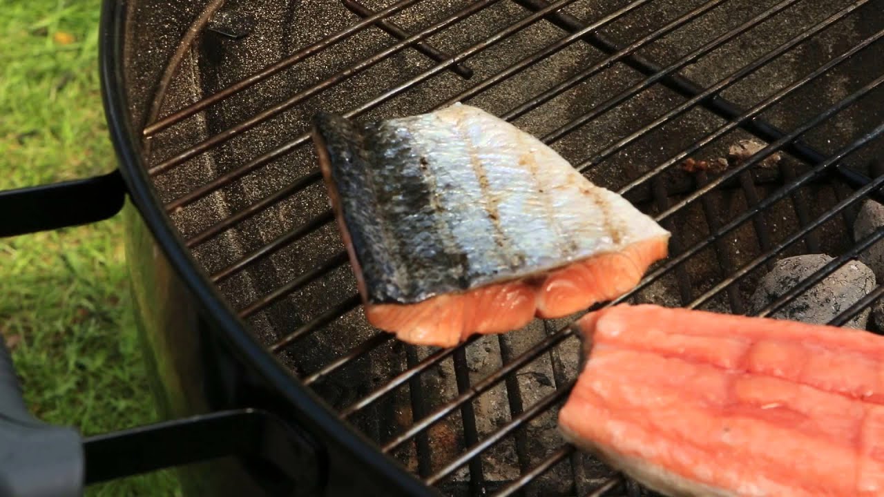 Zalm grillen op de barbecue - Allerhande - YouTube