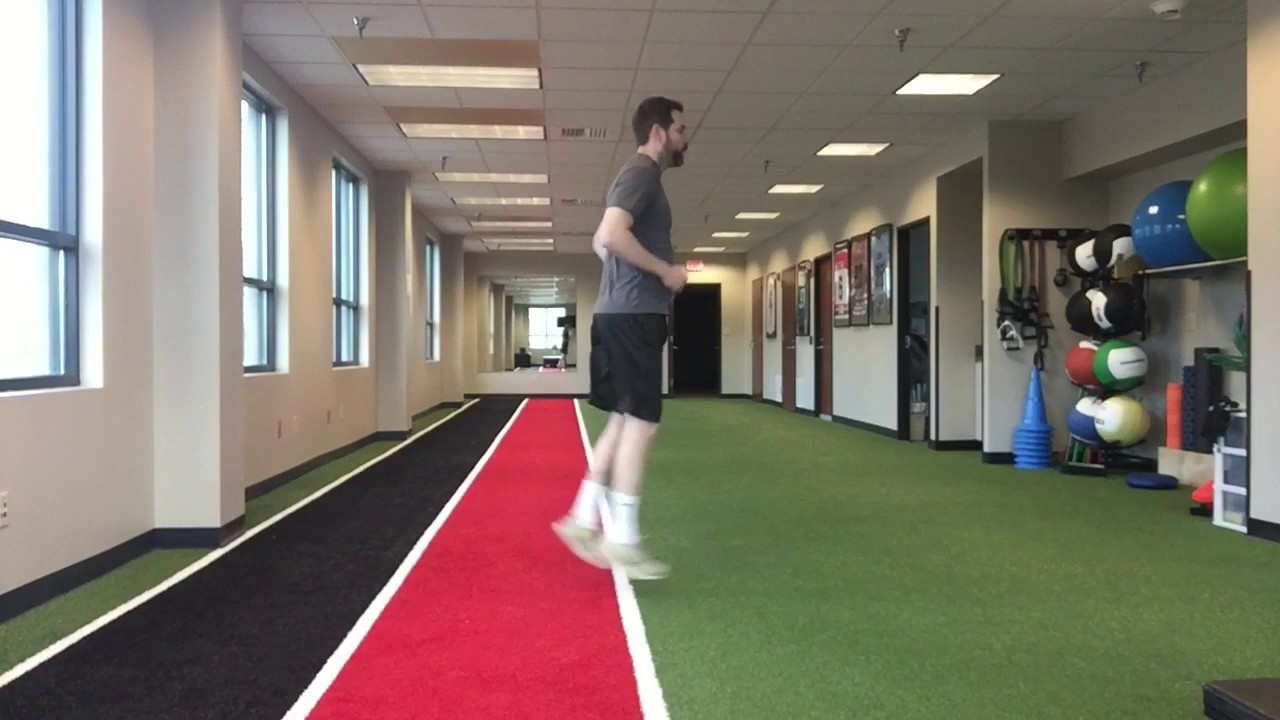 Linear Split Jumps - YouTube