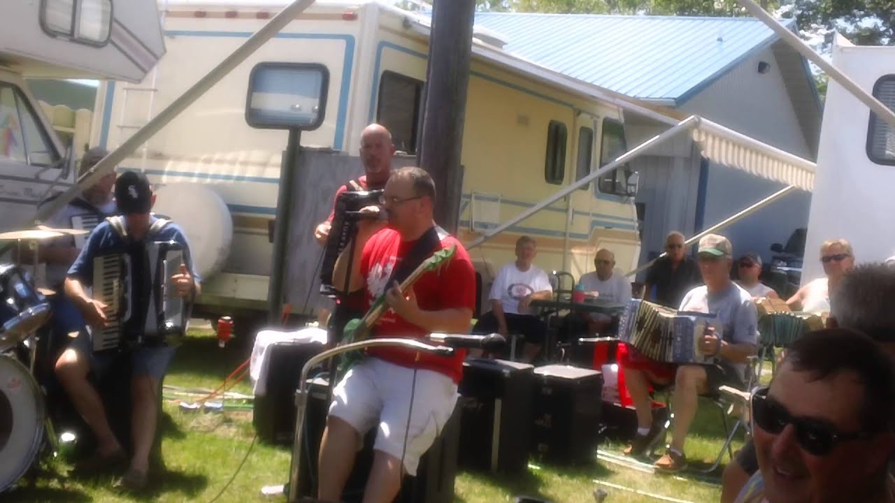 Roger Majeski's jam band plays Our Wedding Day at the Pulaski Polka ...