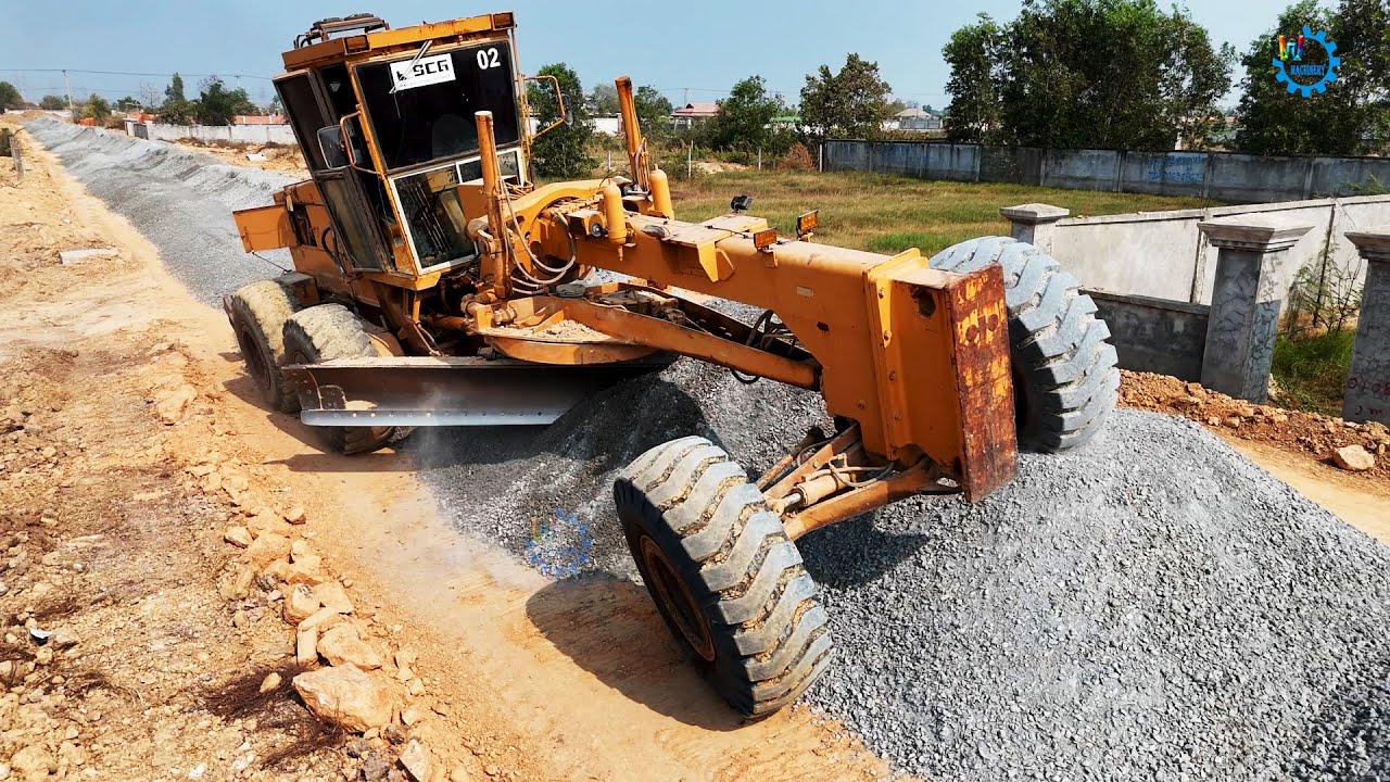 Excellent Technically Operation Grader Spreading Gravel Building ...