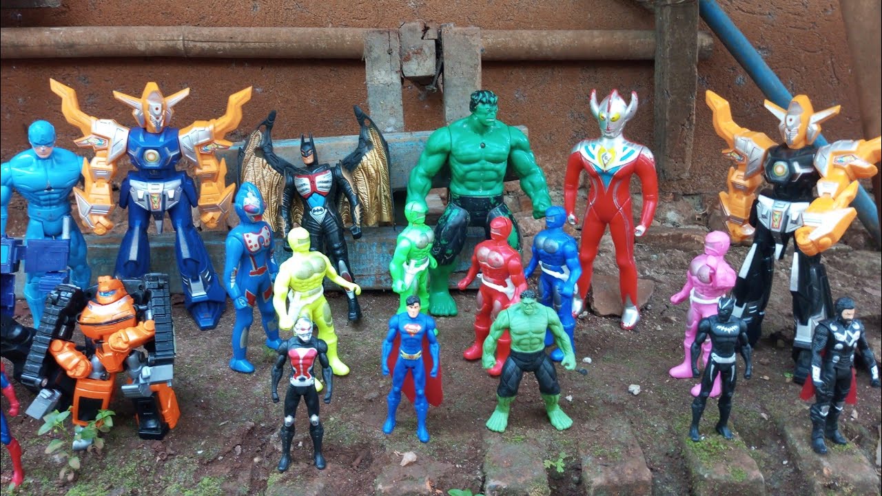 Banyak Mainan Power Ranger, Transformers, Ultraman, Batman, Superman ...