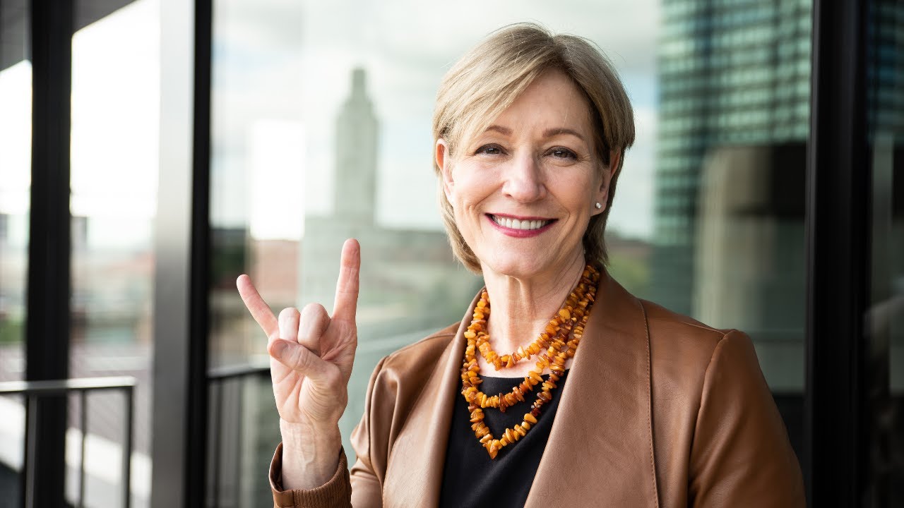 -November Q&A with Dean Lil | November 12, 2021 | McCombs School of ...