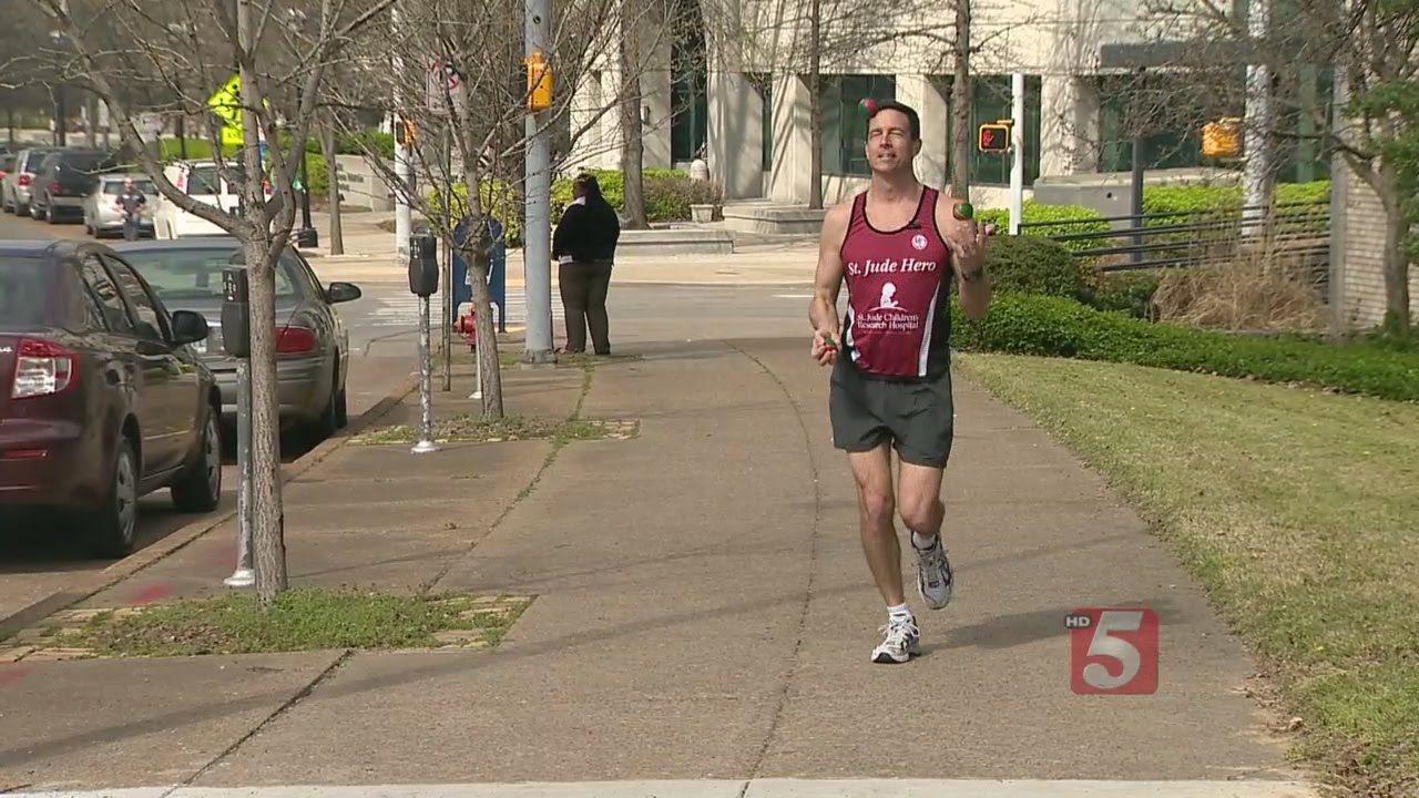 Running Juggler Completes Half Marathon As A St. Jude Hero - YouTube