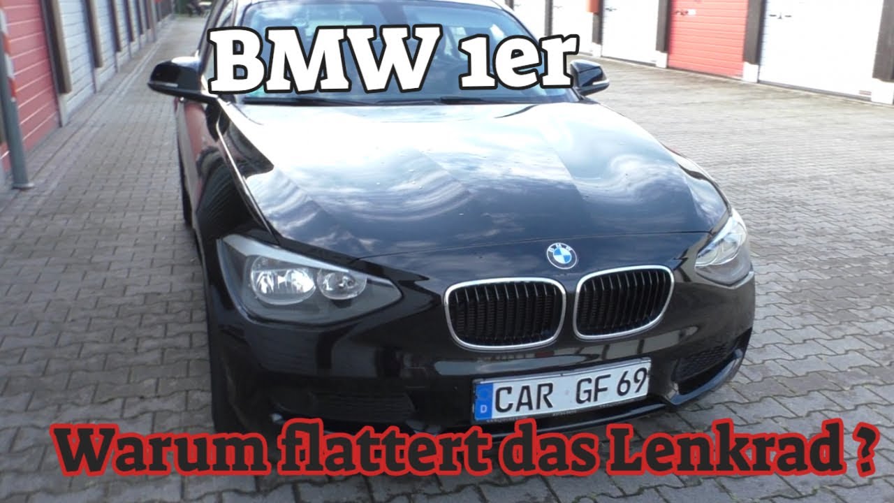 In Ihrem Pkw Flattert Das Lenkrad