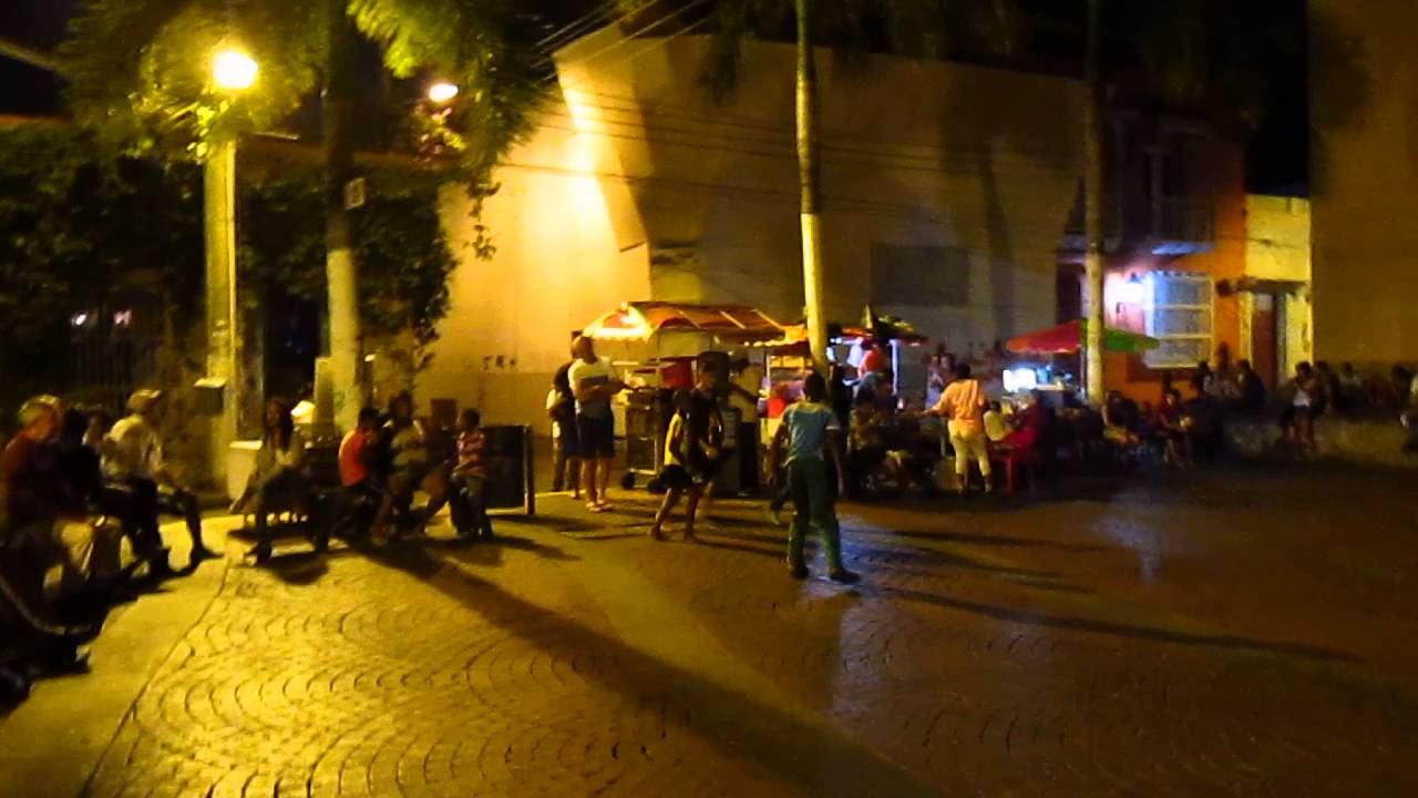The night life on the streets of Cartagena - Columbia - YouTube