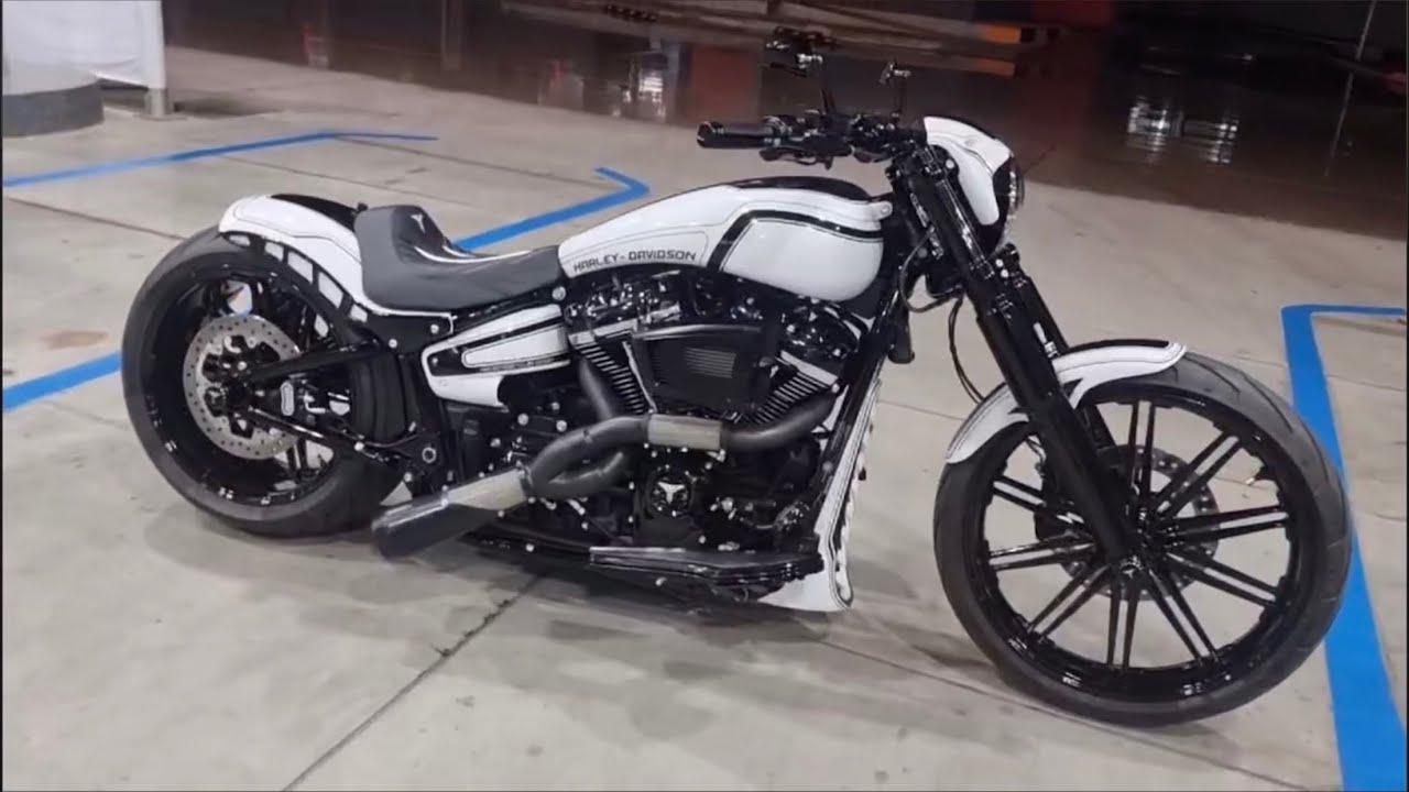 Harley-Davidson Breakout Customized by Nai Chopper Thailand - YouTube