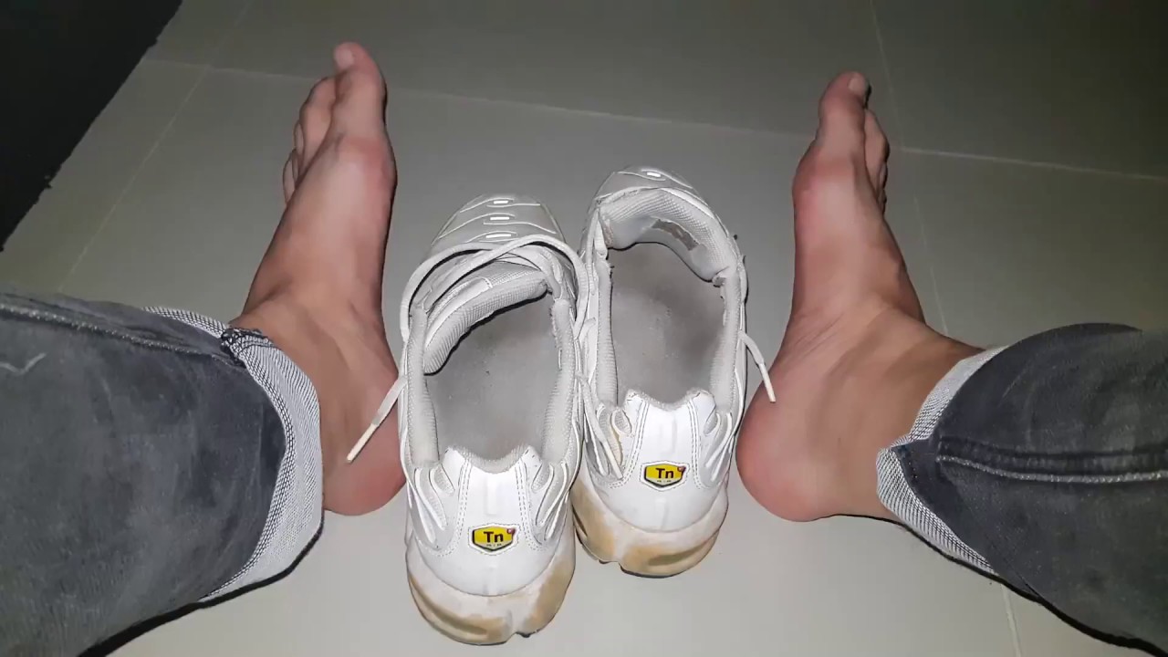Sockless Nike Air Max Plus TN on my feet - YouTube