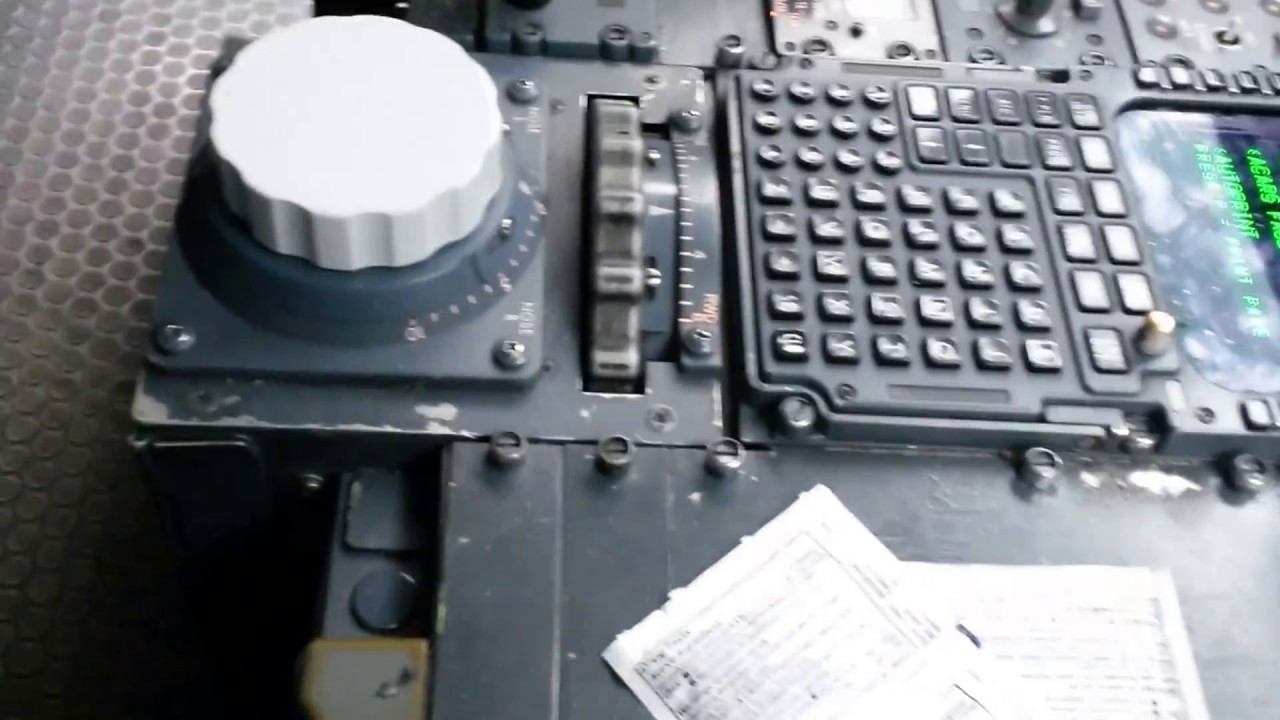 Md 10 FedEx cockpit tour - YouTube