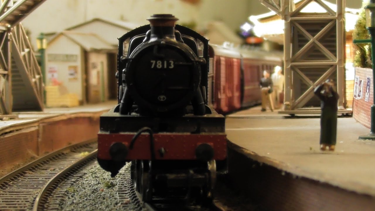 Bachmann BR/WR Manor Class 7813 FRESHFORD MANOR solo running. - YouTube