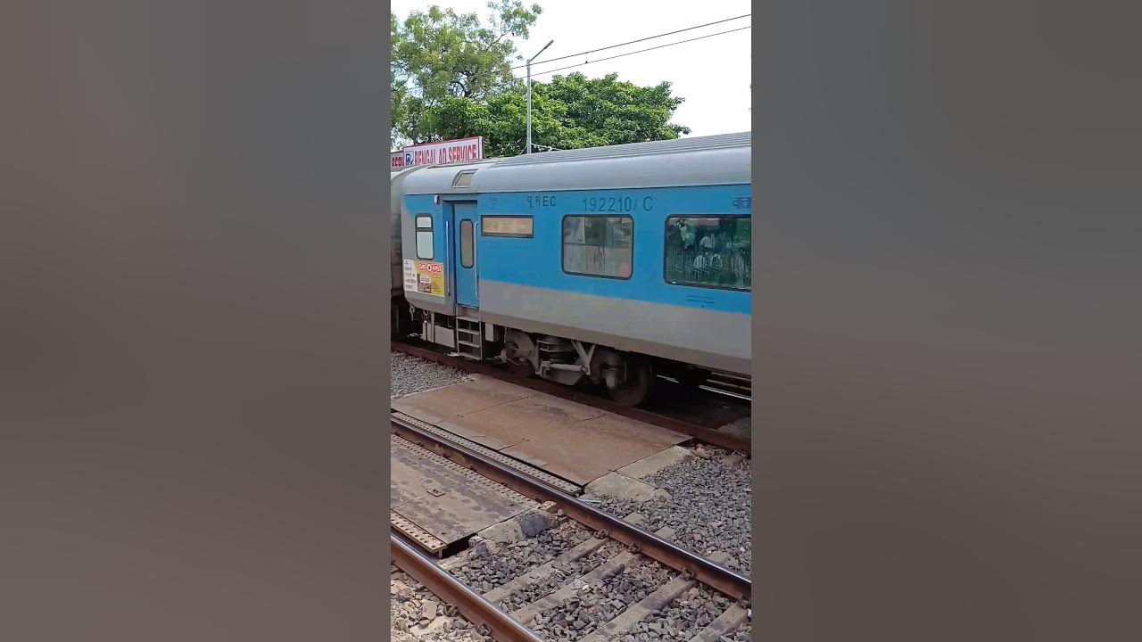 12023 Howrah Patna Jan Shatabdi Express #train - YouTube