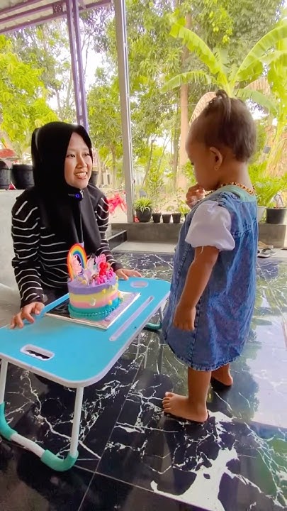 Adek nggak mau tiup lilin ulang tahun#shorts - YouTube