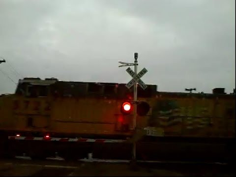UP 5722 North Manifest Train (5-29-2015) - YouTube