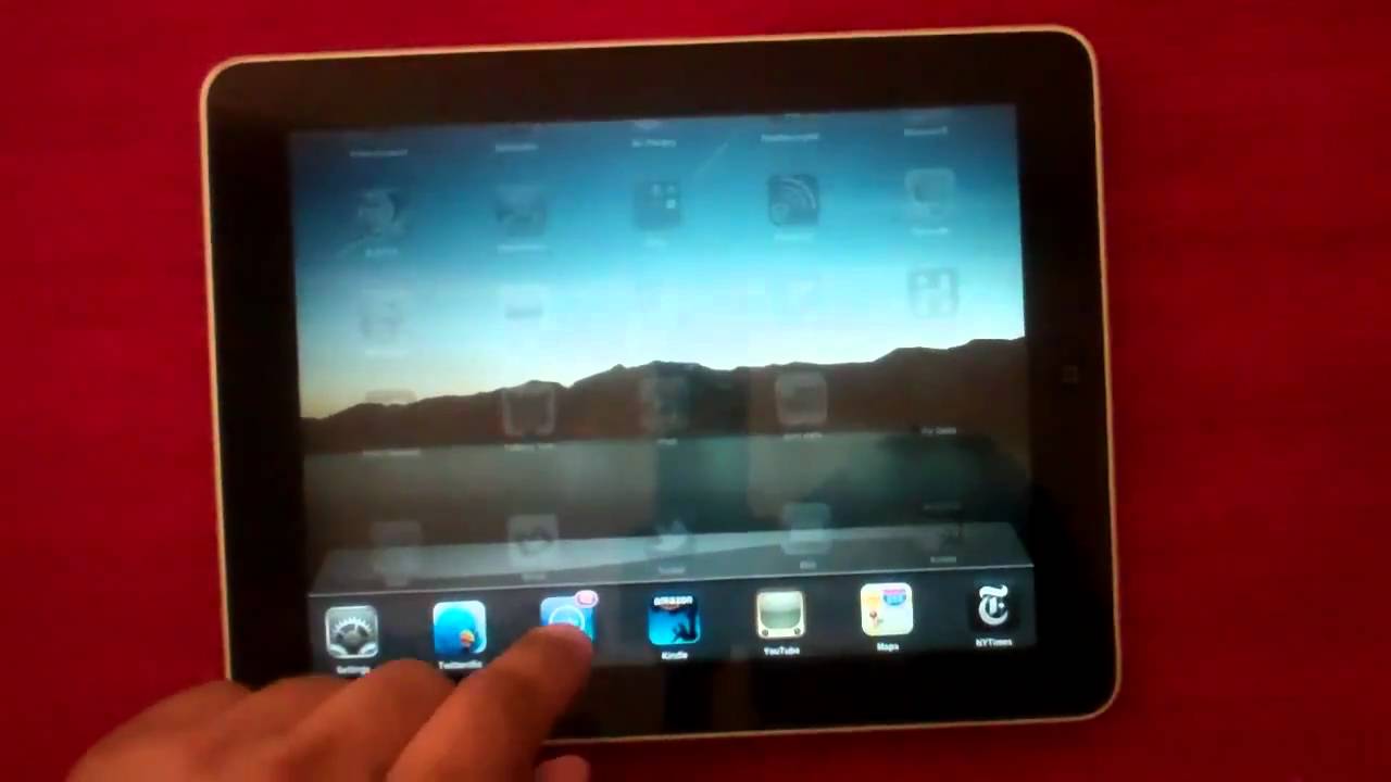 iPad iOS 4.3 multitasking gestures | Engadget - YouTube