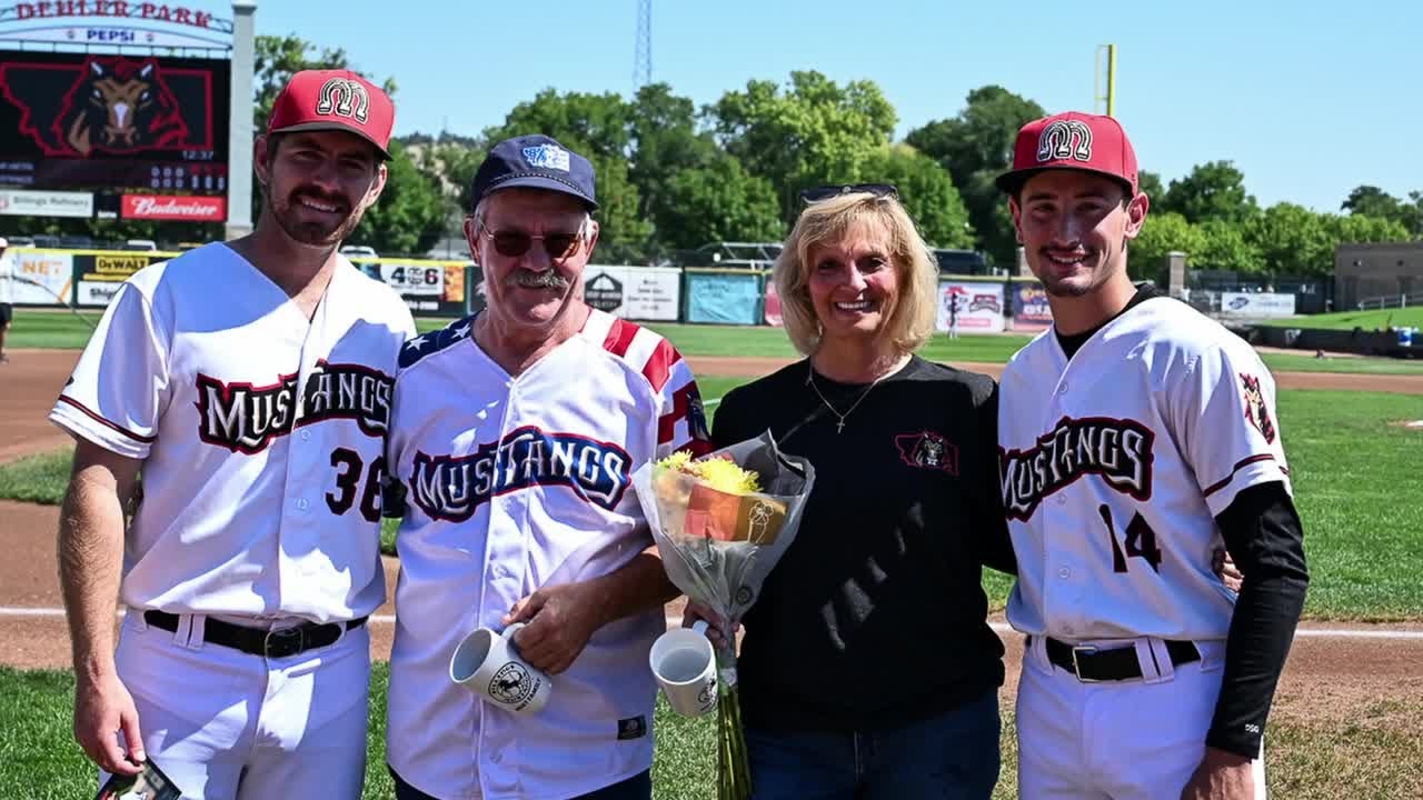 Billings Mustangs focus on baseball with help of host families - YouTube