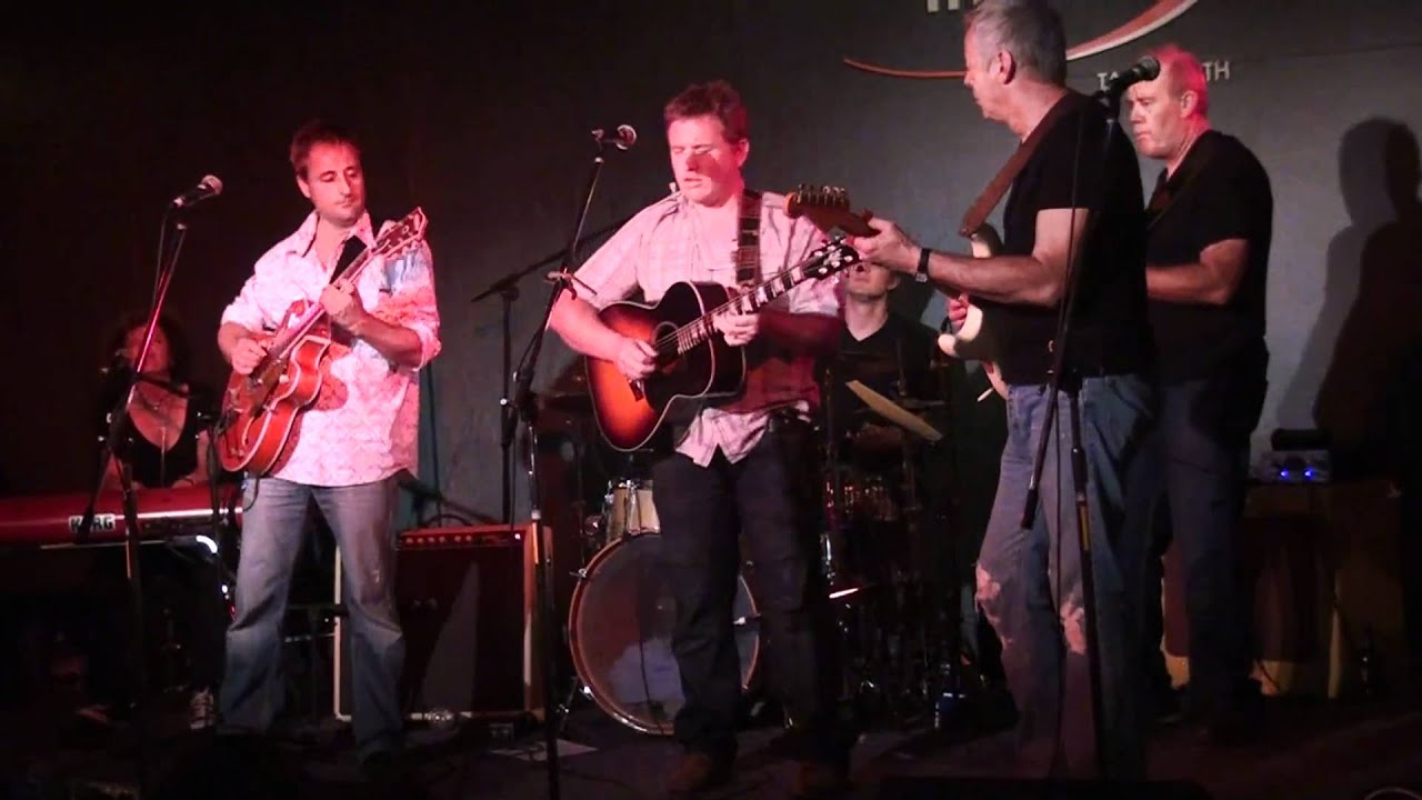 Stuie French, Andrew Toner & Tommy Emmanuel - Mister Sandman - YouTube