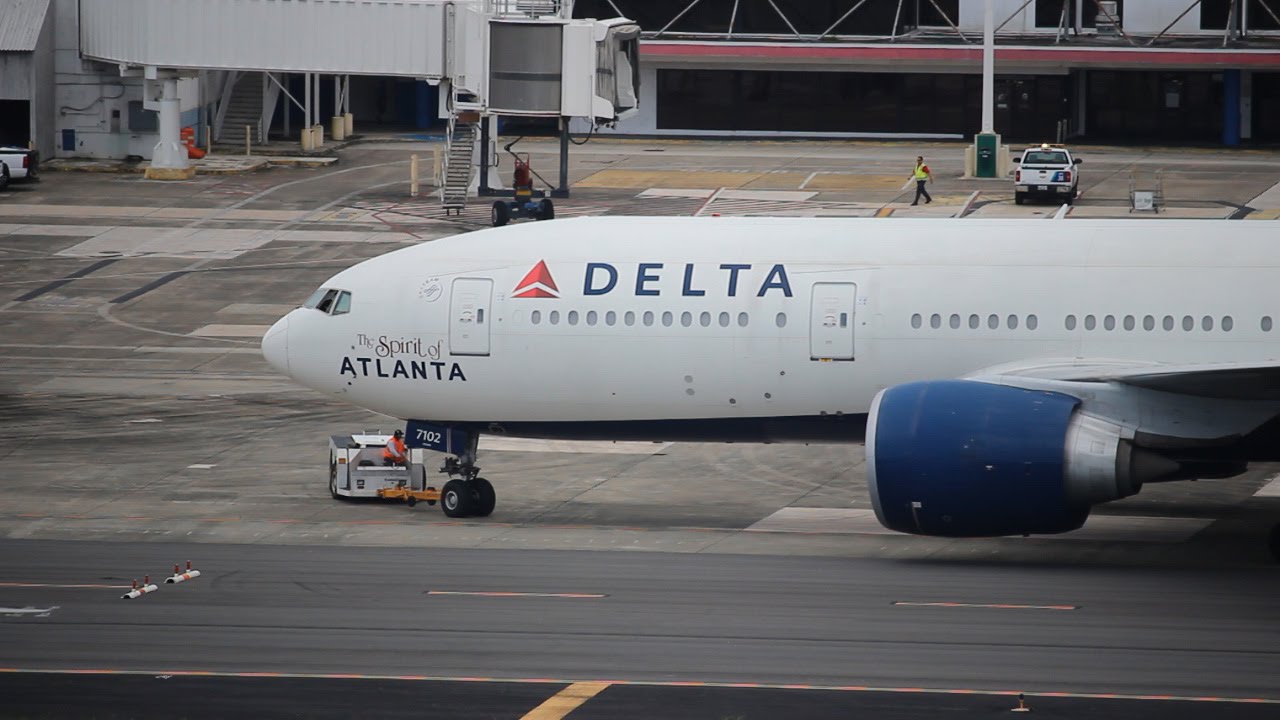 Delta 737-800 Takeoff and 777-200 (Spirit of Altanta) Gate Transfer at ...