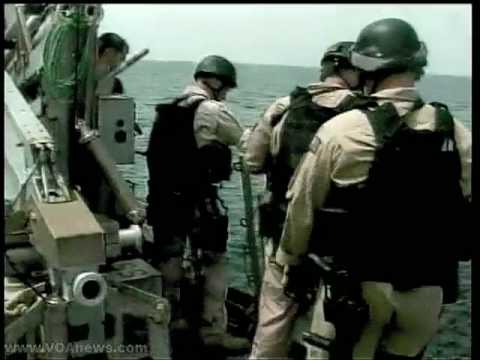 US Crew Fights Pirates - YouTube