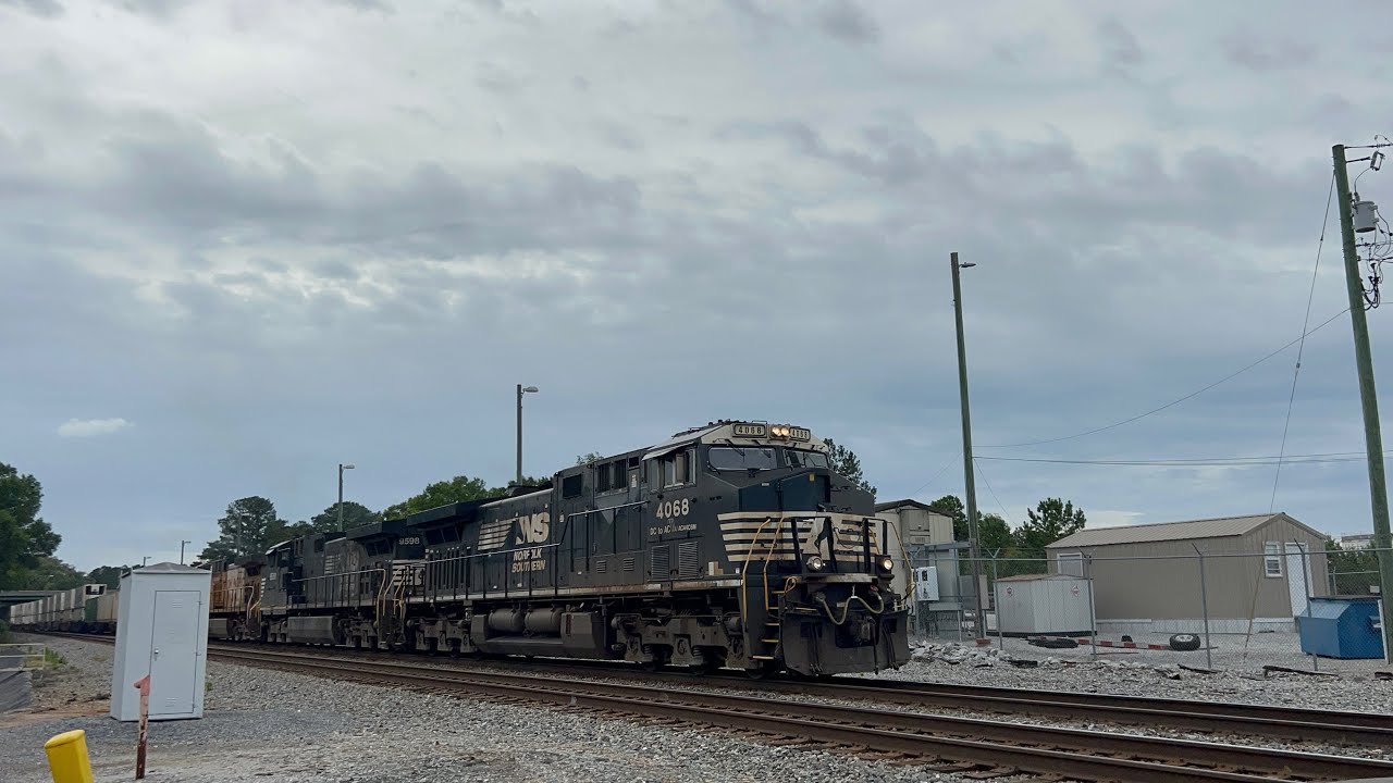 (Drive-Up) NS AC44C6M 4068 Leads Mani-Modal 29A-27 on 5/28/23 - YouTube