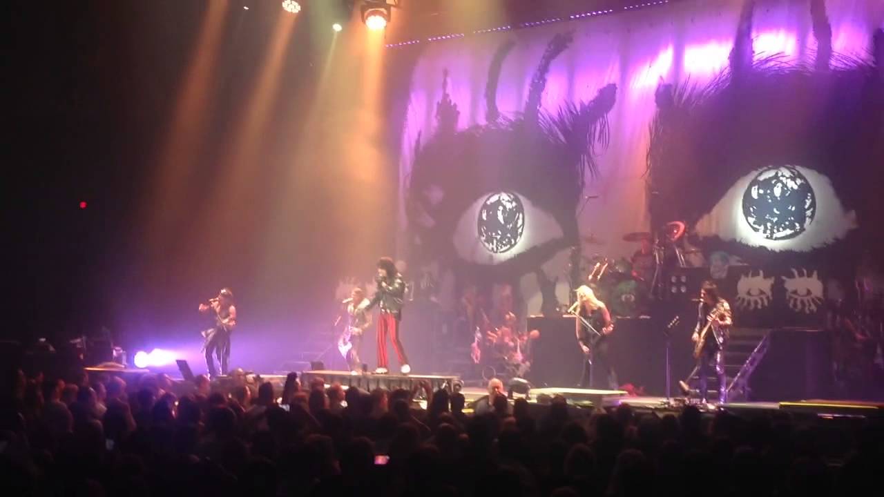 Alice Cooper - "Poison" LIVE - YouTube