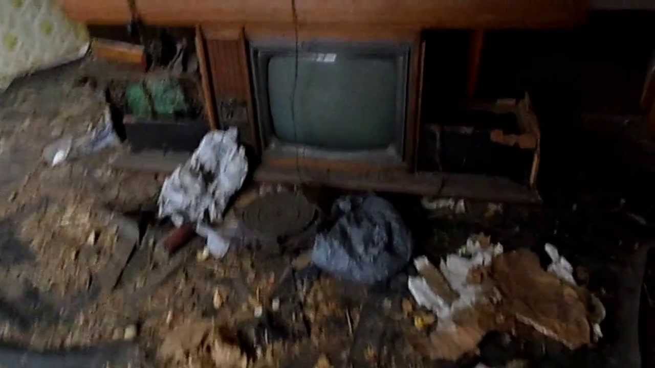 Abandoned House Rotting Away - YouTube