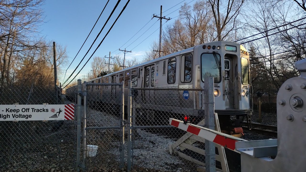 Chicago Transit Authority "L" Purple Line Train to Linden bypassing ...