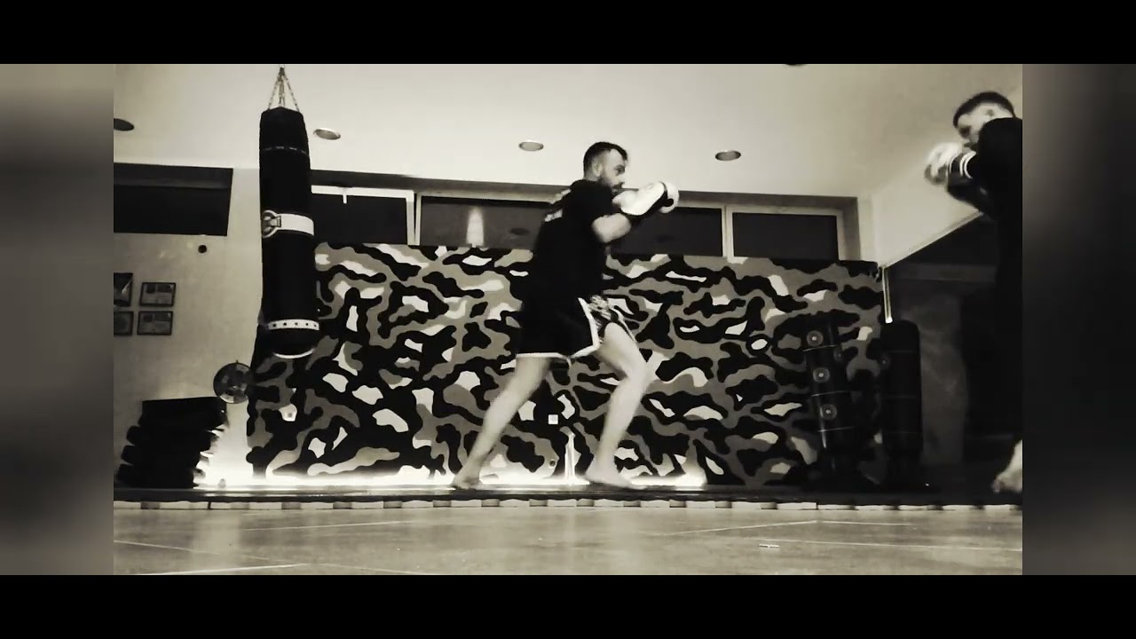 Striking #kickboxing #boxing #yolo #striking #mma #gloves - YouTube