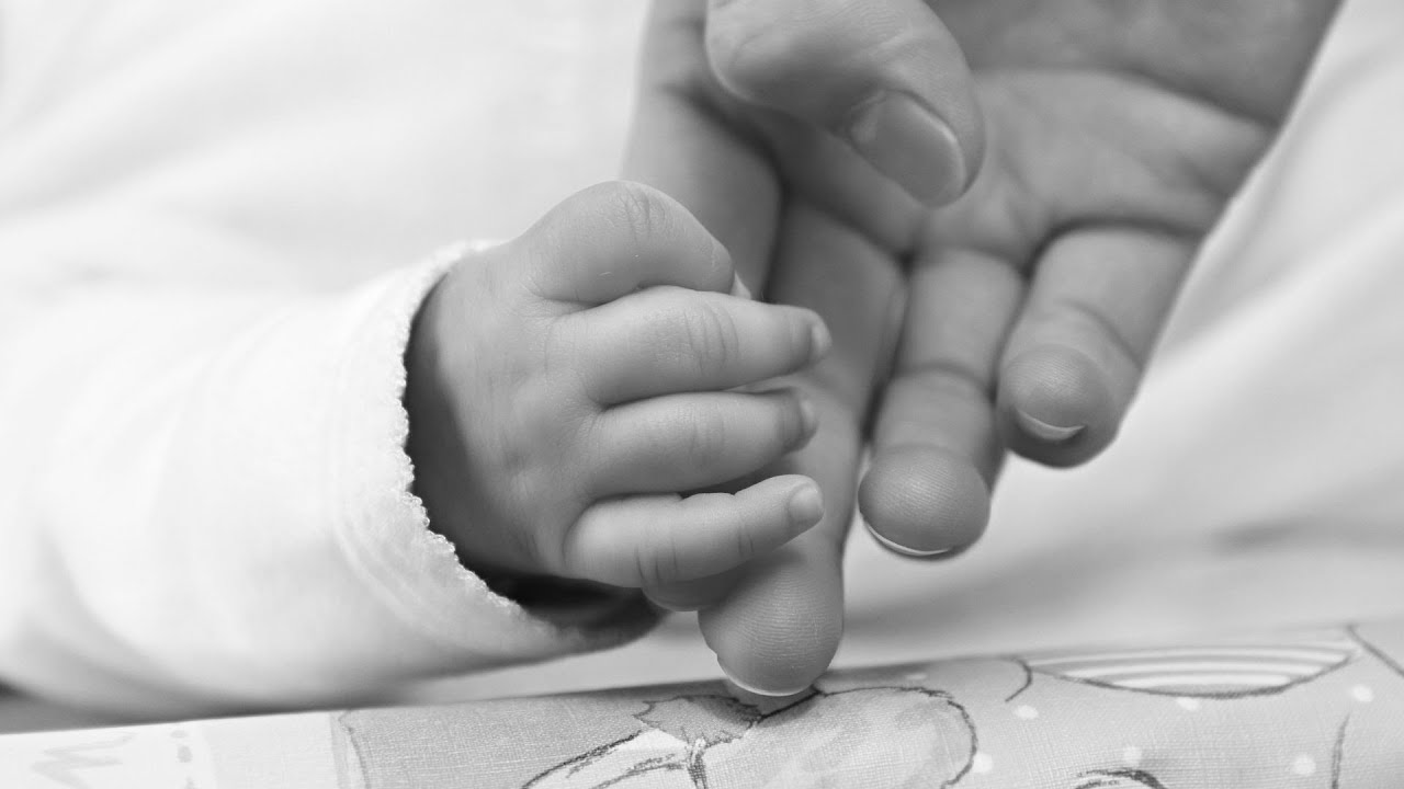 Bebé que cumplía un mes de nacido resultó quemado con pólvora en medio ...