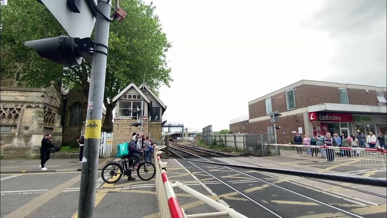 *Hangman* Lincoln High Street level crossing (01/06/24) - YouTube