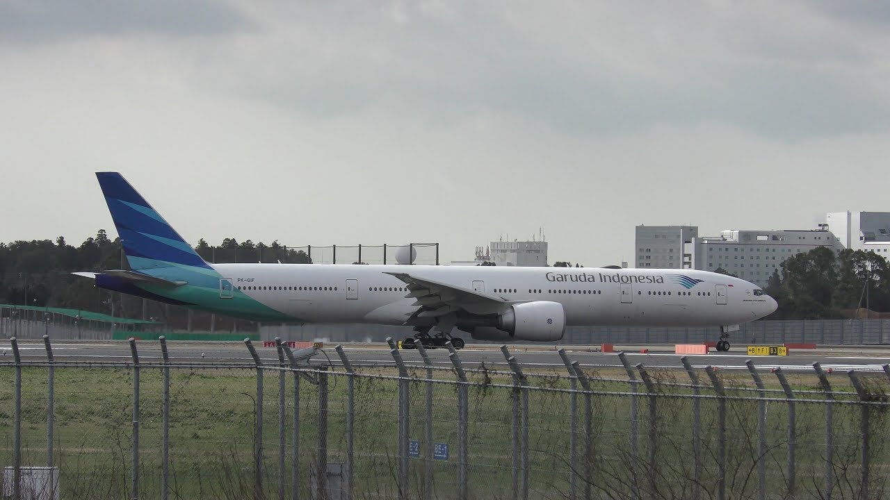 [4K] Garuda Indonesia B777 PK-GIF landing @Narita Airport rwy34R(成田空港 ...