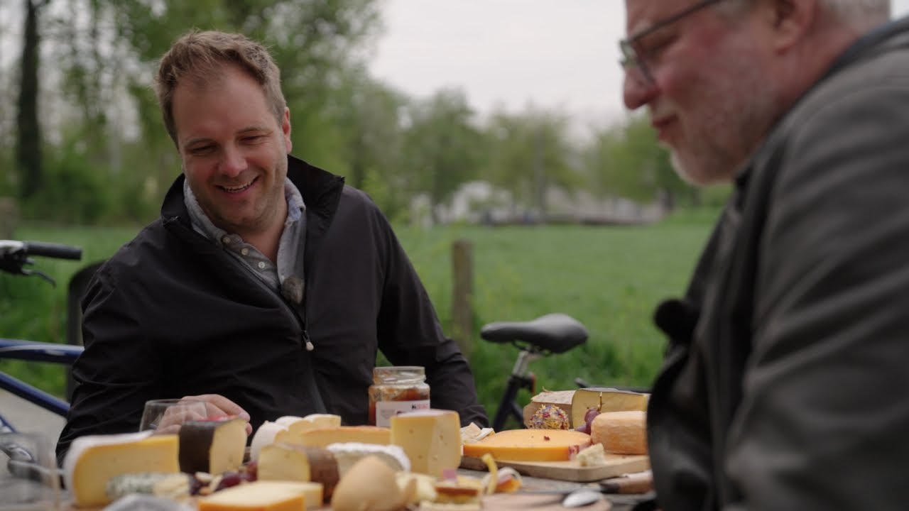 Niels Albert en Filip Peeters op kaas-road trip door Vlaanderen - YouTube