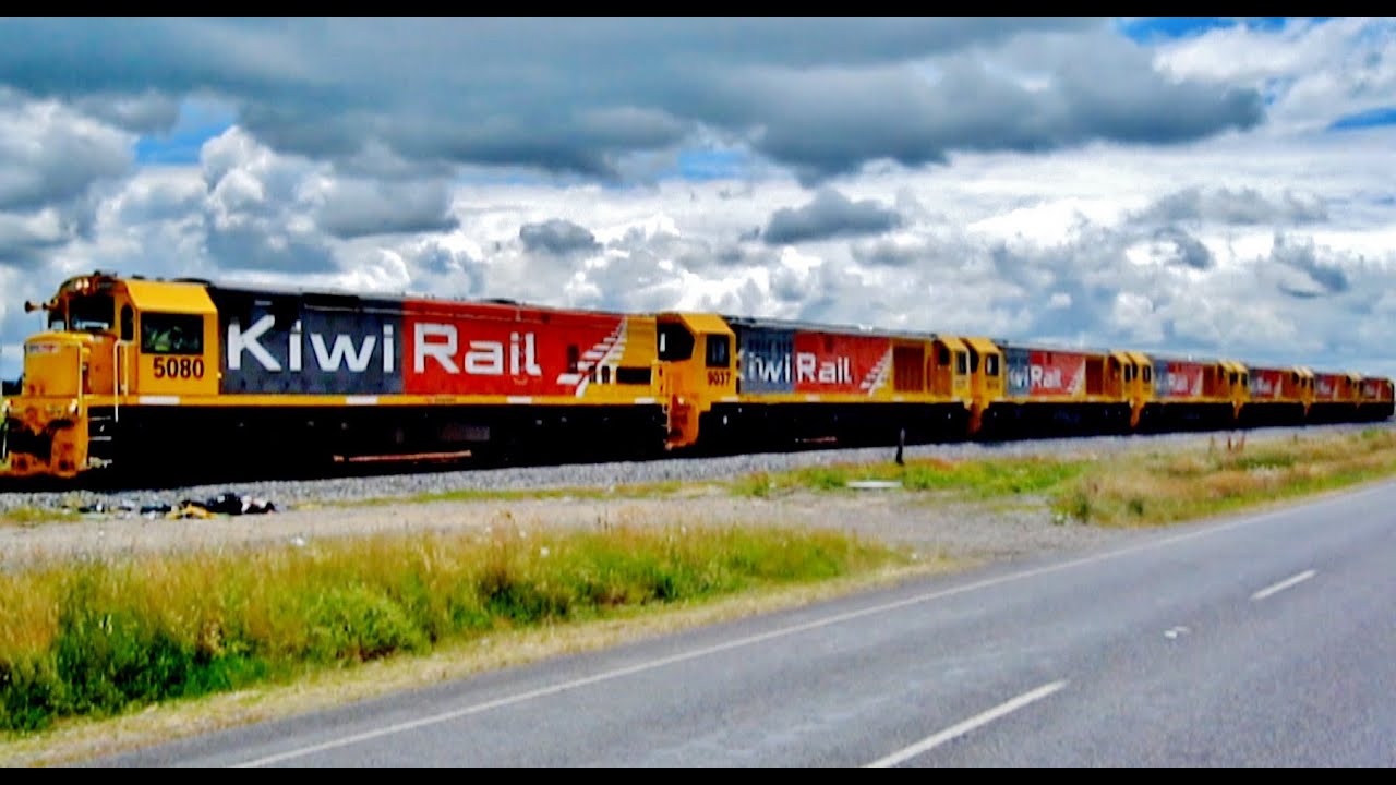 6 NEW KiwiRail DL Locomotives Delivery Run to Te Rapa Yard with DXB ...
