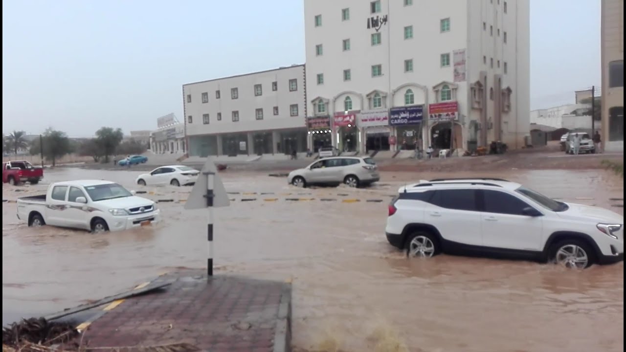 Rain & wadi in Ibri souq, Oman - YouTube