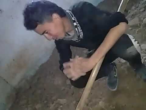 Man atvet rasiyada yurganlarga