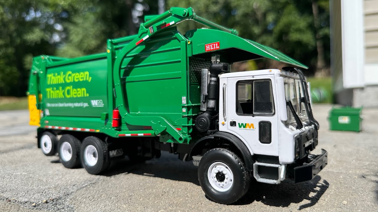 WM first gear Heil FL in action outside! - YouTube